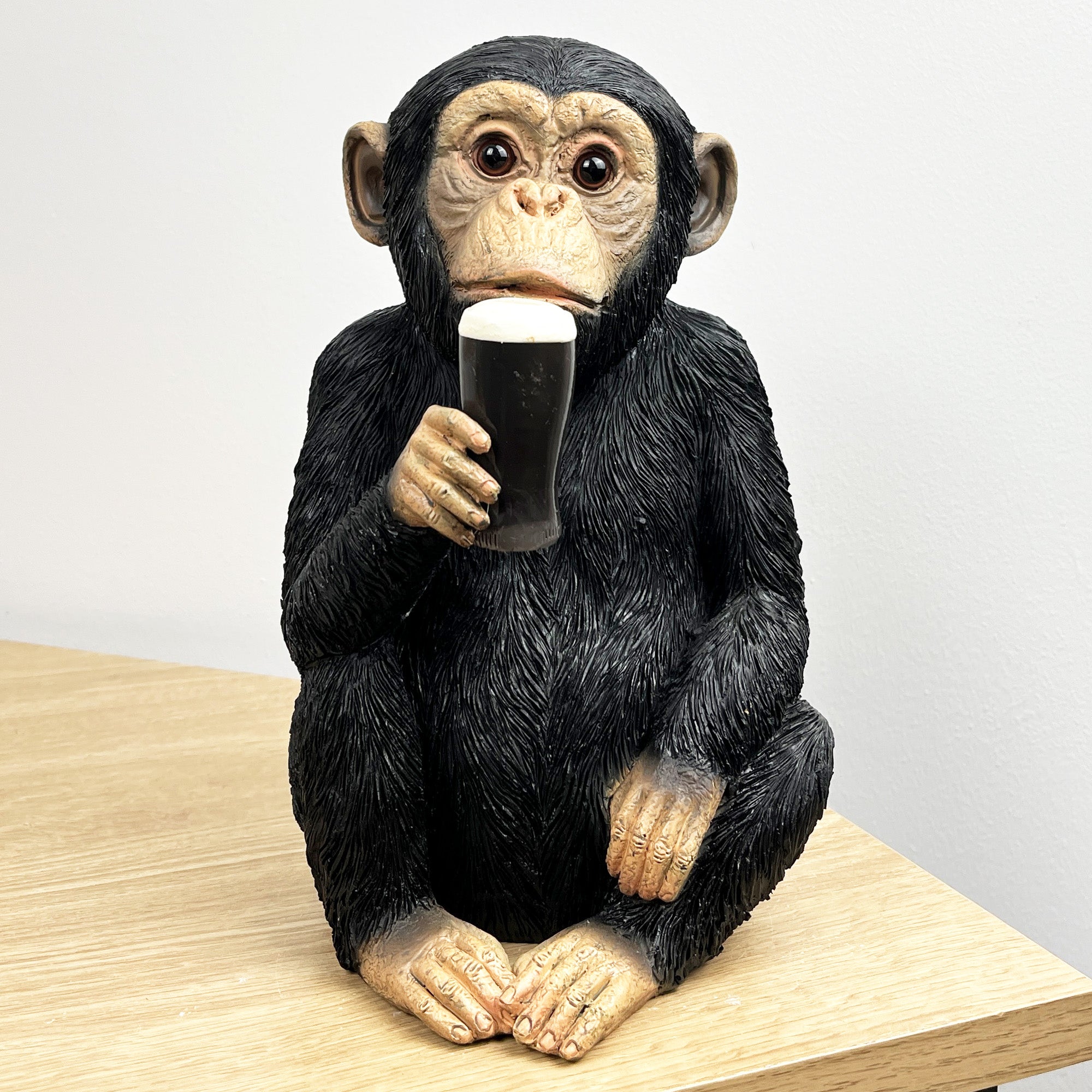24cm Monkey Holding a Pint of Beer Ornament – Resin – Alfie Francis