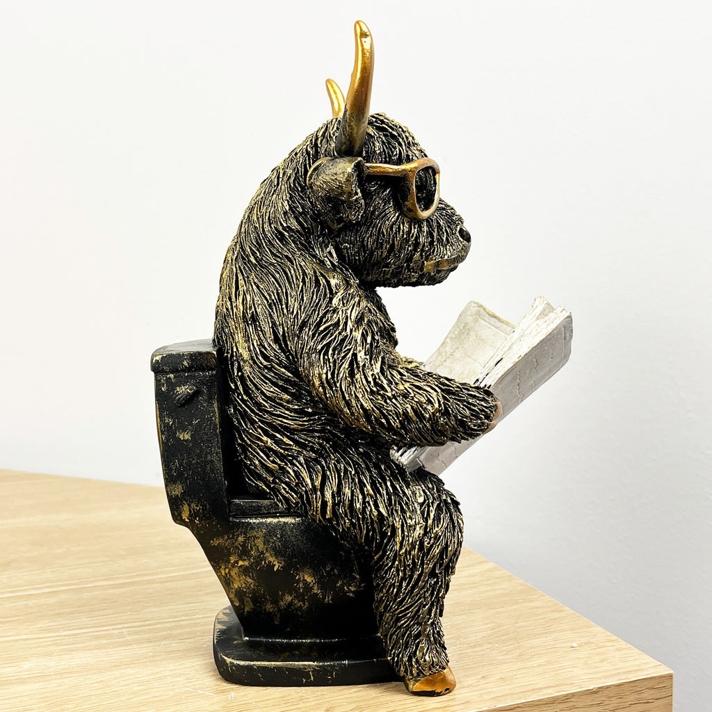 20.5cm Tall Highland Cow on the Toilet Ornament - Resin – Alfie Francis